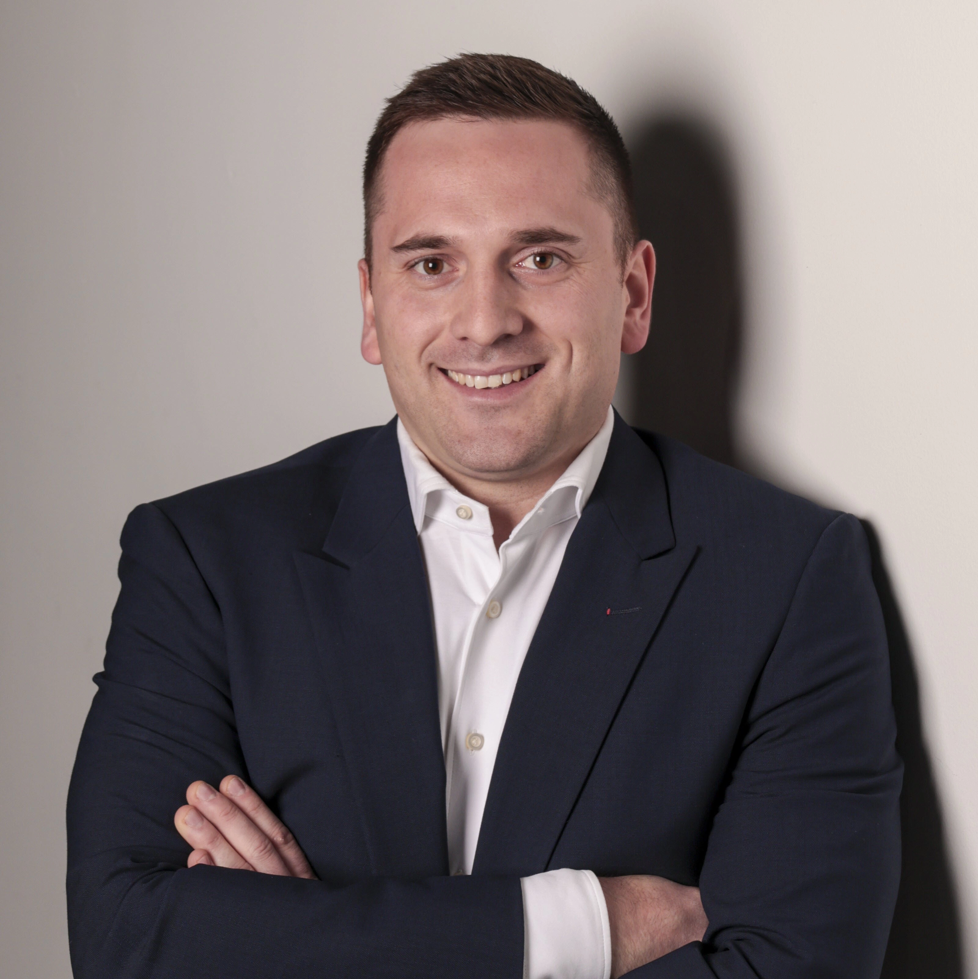 Claims contact details | Swiss Re