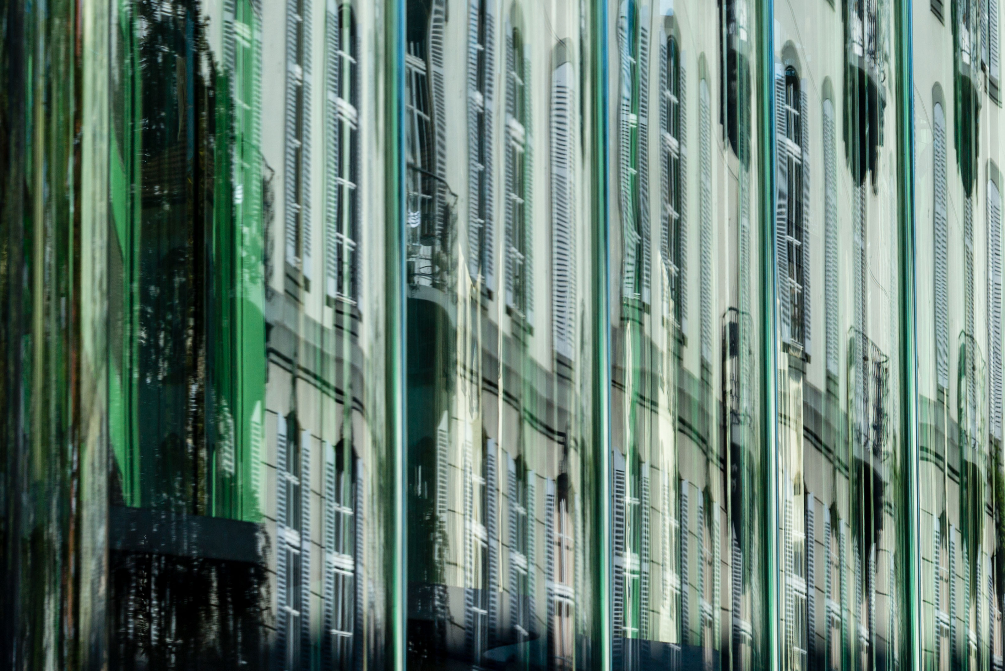 Claims contact details | Swiss Re