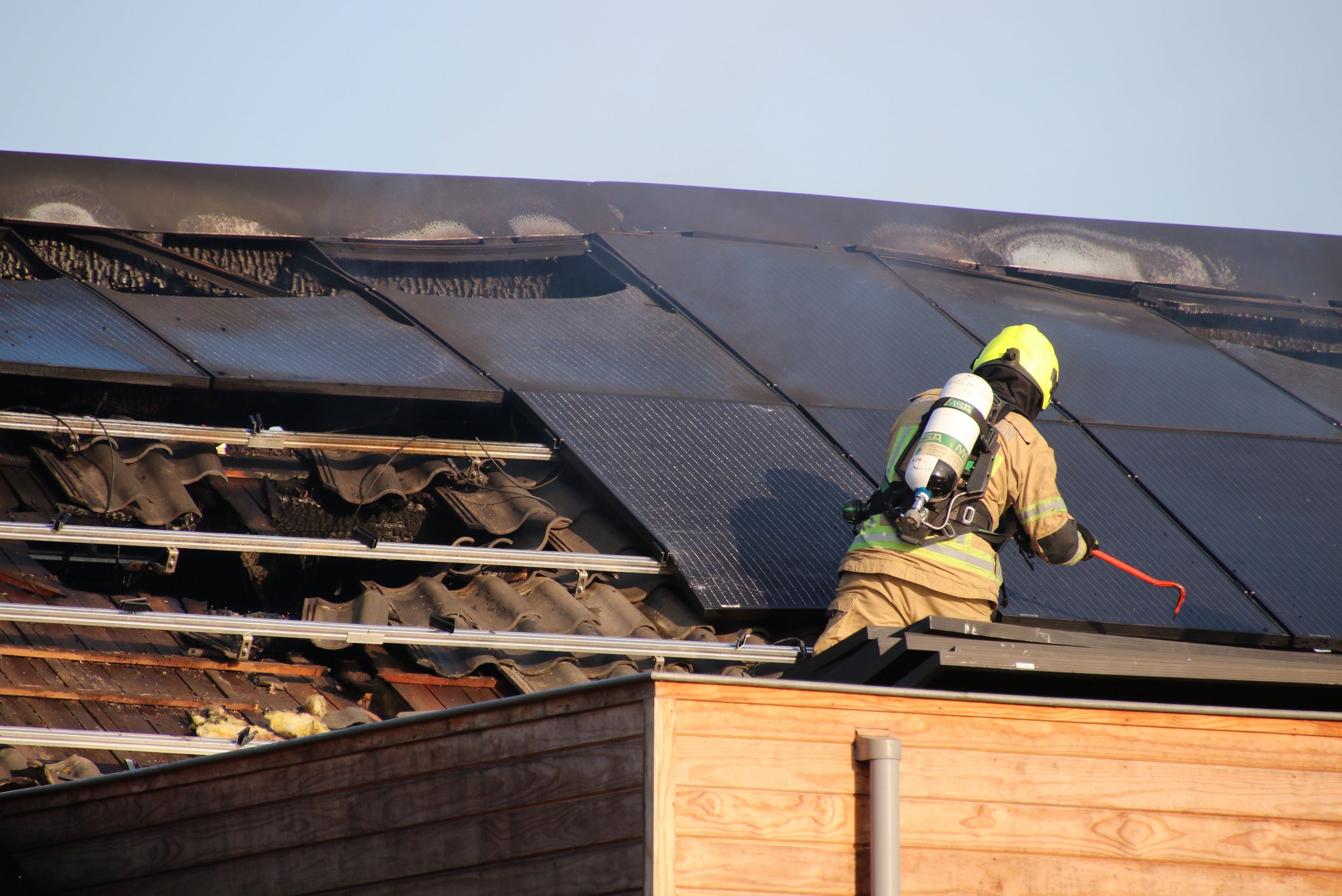 Roof-mounted photovoltaic systems | Swiss Re