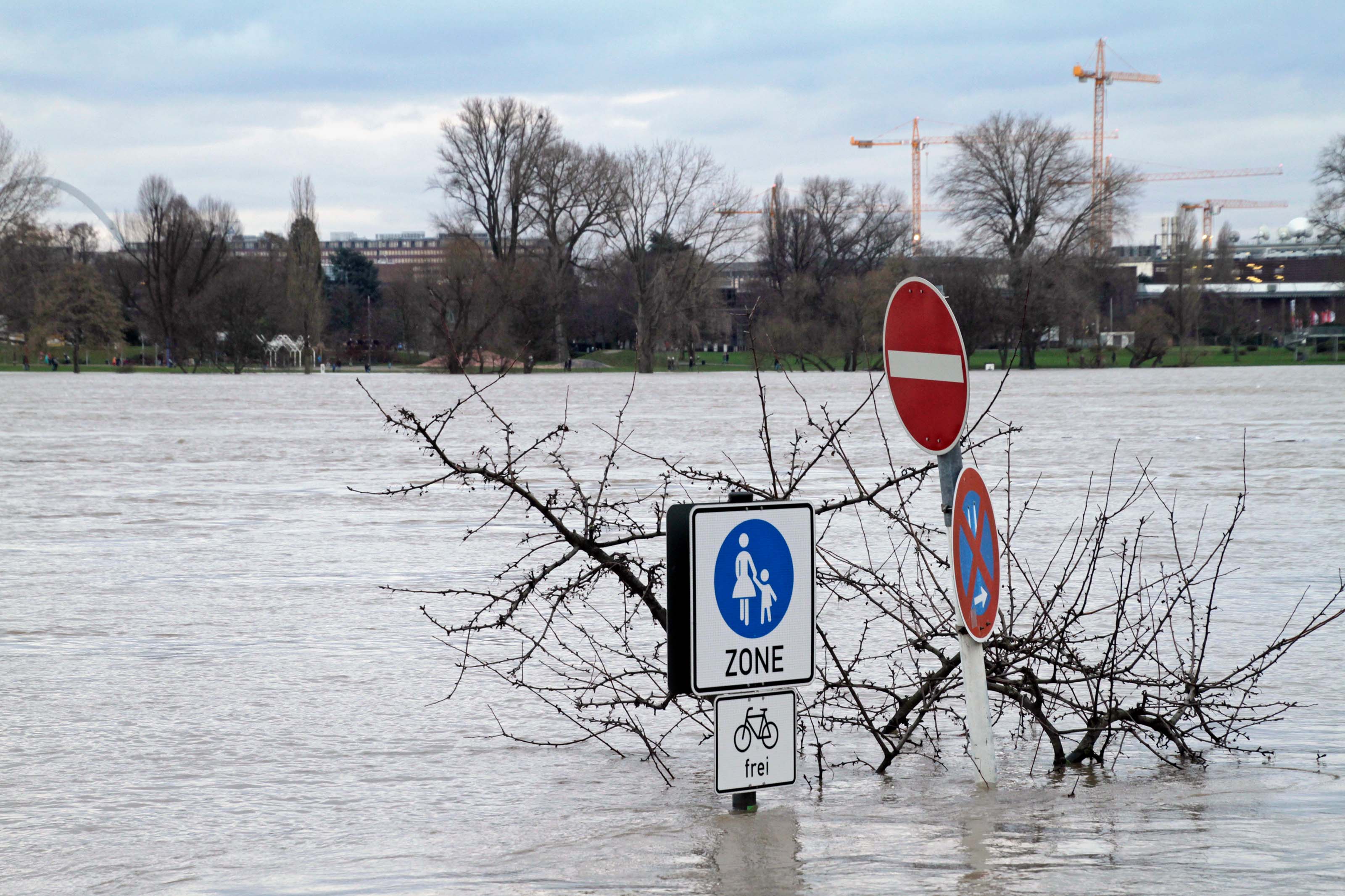 Claims Insights Podcast: Battling Floods | Swiss Re